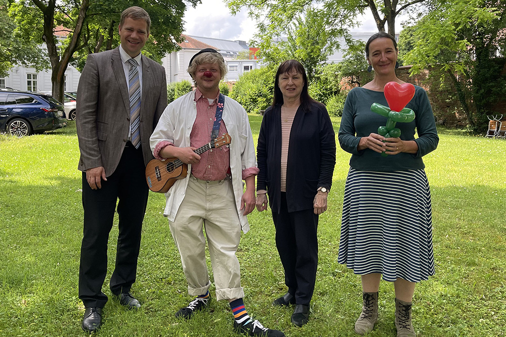 Bezirk Niederbayern: KlinikClowns besuchen Bezirkstagspräsident